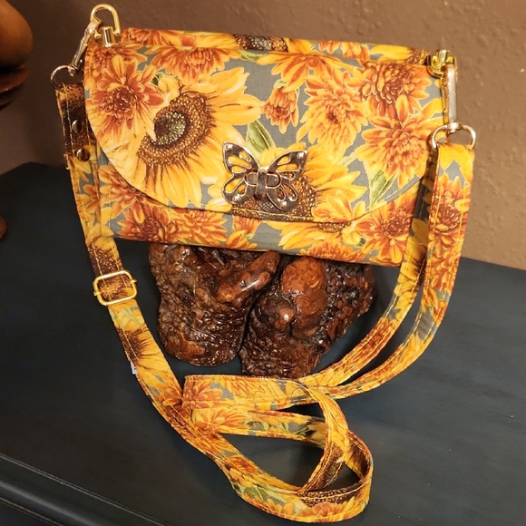 Kate's Klutches | Bags | Sunflower Crossbodyclutch Masterfully Handmade ...